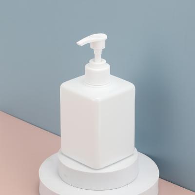 China Dauerhafte, transparente PET-Plastik-Sprühflasche für den täglichen Gebrauch in unterschiedlicher Kapazität zu verkaufen