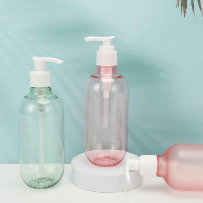 中国 Clear Surface Plastic Lotion Bottles in 250ml 300ml 500ml Capacity for Screen Printing 販売のため