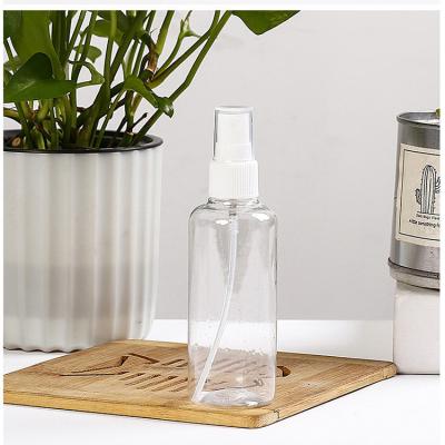 Chine Bouteille de pulvérisation en PET ronde transparente de différentes capacités pour une application sur une surface lisse à vendre