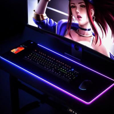 Cina XXL Gaming Mouse Pad 10W QI Non-Slip Fast Radio Charging LED Light Gaming Mouse Pad RGB Rubber Gaming Mouse Pad in vendita