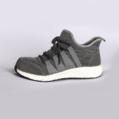 Cina Marca Grigio Flyknit Calzature protettive Stivali da lavoro Lace Up Chiusura Suola esterna EVA Acciaio Piede Calzature di sicurezza traspiranti in vendita