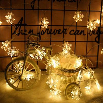 Cina Christmas Style Snowflake Christmas Lights With String Remote LED Lights 8 Modes Battery Operated Xmas Lights Waterproof in vendita