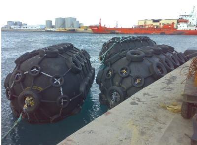 China Pára-choque pneumático de flutuação durável de Yokohama para estaleiros dos larges à venda