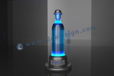 Cina Acrilico del mediatore dell'esposizione della bottiglia del liquore acceso LED con la forma del cappello per Antivari in vendita