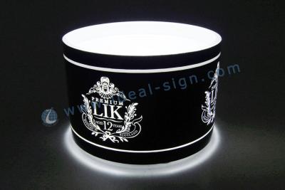 Cina Il nero acrilico dell'esposizione della bottiglia del liquore acceso LED di LIK con il logo di seta di stampa in vendita