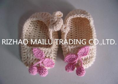 中国 カーキ色のかぎ針編みの赤ん坊のボートの靴/ピンクのチェリーの付属品は女の赤ちゃんの靴を編みました 販売のため