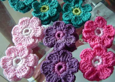 China Colorido fazer crochê acessórios, 6 pétalas feitas malha fazem crochê Appliques da flor à venda