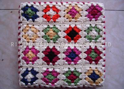 Cina Overlocking fatto a mano lavora all'uncinetto il cotone 100% dell'ottomano del pouf con una linea di 4 fiori in vendita