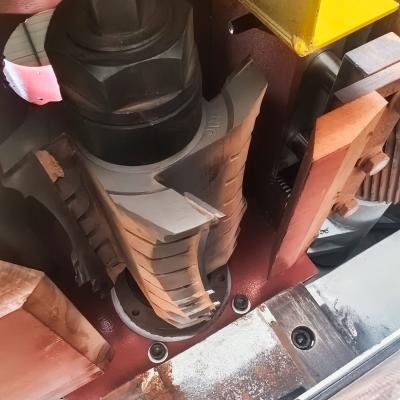 Κίνα 120 mm Max. Δουλευτικό πάχος ξύλο επιφάνεια 180 mm ξύλο προφίλ γραμμική μηχανή τυποποίησης προς πώληση