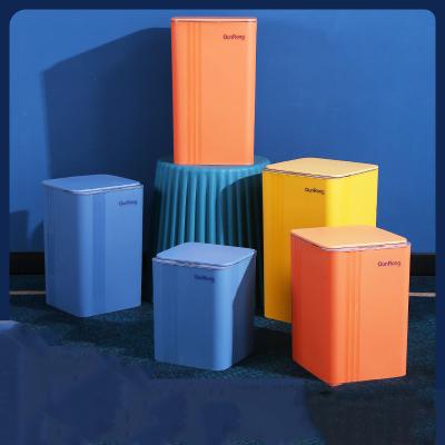 中国 Large Color Automatic Induction Smart Plastic Trash Can for Household Kitchen with Lid 販売のため