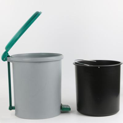 中国 Round Sanitary Bucket 18L Plastic Trash Can Office Paper Trichothis with Lid Foot Paper Bucket with Inner Bucket 販売のため