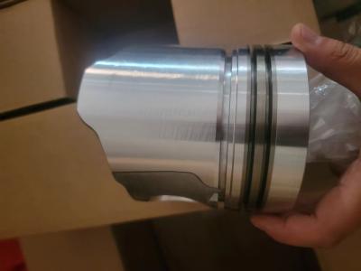 中国 高精度加工と電圧塗装表面を持つプロセスのディーゼルエンジンピストン CAT 3306 販売のため