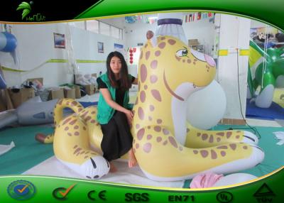 China Gele Opblaasbare de Luipaardslag van pvc - omhoog Model UV Digitale Druk Te koop