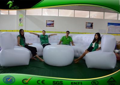 Cina 4 sofà bianco del PVC 0.4mm di m. del bene durevole della mobilia gonfiabile di Inflatabe per gli eventi in vendita