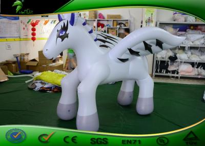 Cina PVC gonfiabile sveglio 0.4mm dei personaggi dei cartoni animati del cavallo di volo con stampa di Digital in vendita