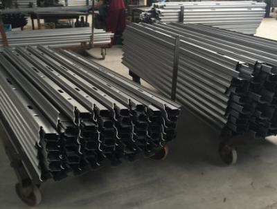 Chine Petit pain en acier de cadre de porte de De Coiler 11kw formant la machine à vendre