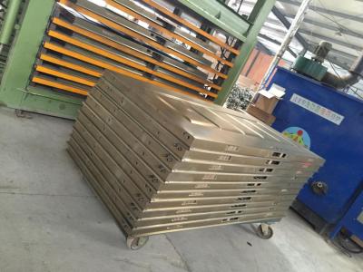 Chine Petit pain en acier de cadre de porte de De Coiler 11kw formant la machine à vendre