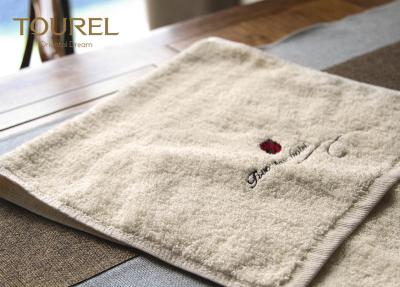 Cina Asciugamano originale 100% della pianura dell'hotel di colore del cotone messo con il logo del ricamo in vendita
