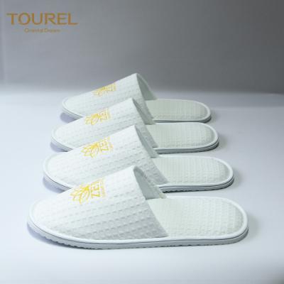 Chine Le blanc a adapté les pantoufles de station thermale d'orteil fermées par logo/pantoufles aux besoins du client jetables pour des invités à vendre