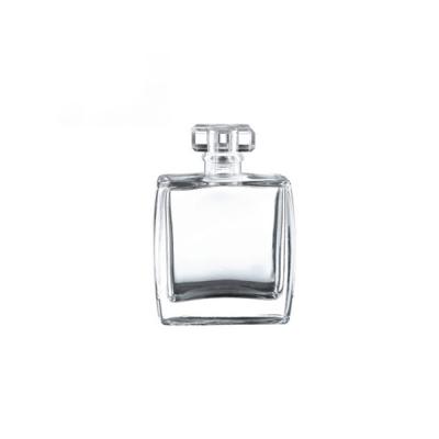 China Botellas de perfume de cristal de encargo claras, casquillos de cristal cuadrados de las botellas de perfume diversos en venta