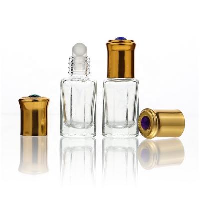 China Botellas pequeñas de vidrio de colores personalizados 3ml 6ml 10ml con bola de plástico metálico para perfumes y aromaterapia en venta