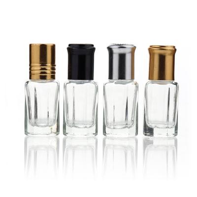 China Botellas pequeñas de vidrio de colores personalizados 3ml 6ml 10ml con bola de plástico metálico para perfumes y aromaterapia en venta