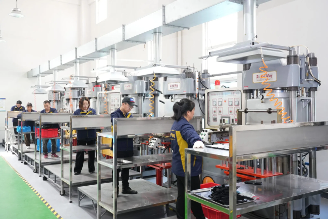 Manufacturing facility with vulcanizing machines