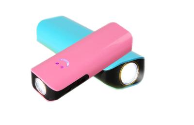 China 2400mah coloridos 18650 externos põem o Portable do banco para a câmara digital/telefone à venda