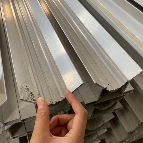 Wear resistant aluminum mold for decorative gypsum cornice production