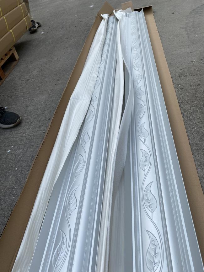 White plaster ceiling cornice moulding product sample