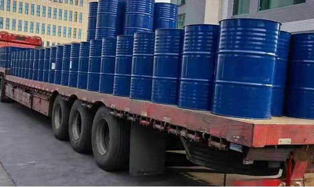 Industrial grade phenol crystals for phenolic resin production