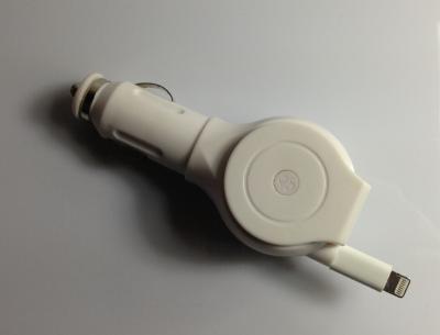 Китай Белый заряжатель iPhone USB мощный Retractable, портативный заряжатель автомобиля iPhone продается
