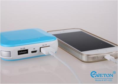 Cina La Banca doppia di potere di USB del piccolo quadrato della tasca per il cellulare/MP3/MP4 in vendita