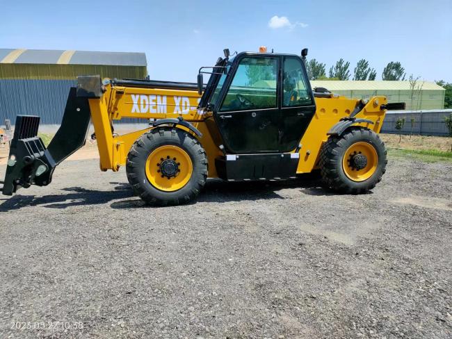 telescopic forklift.jpg