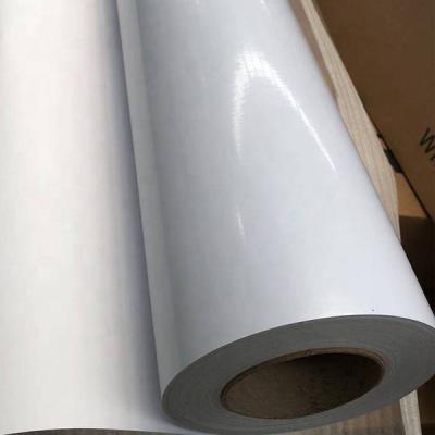 中国 Gloss Printable Monomeric Calendered Vinyl 100 Mic Polymeric Calendered Vinyl 販売のため