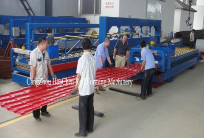 China Farbdeckung glasig-glänzende Fliesen-Rolle, die Maschine mit hydraulische Presse-Ausschnitt bildet zu verkaufen