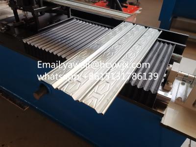 China Farbstahl-Schleifer-Türrollenformmaschine 15 m/min zu verkaufen