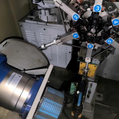 China Bonnell spoel type Matras Spring Bed Core Making Machine met programmeerbare bed Springs 4-7 draaien Te koop