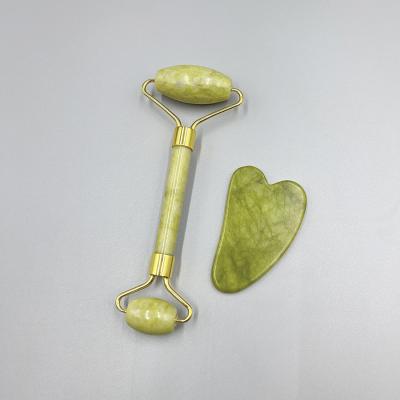 Chine Un rouleau de jade original et un ensemble de gua sha pour le massage du visage sur un lit de jade thermique à vendre