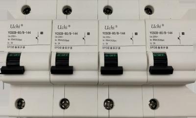 China 80KA el disyuntor UL94-V0 230AC de la oleada de la corriente derivada en venta