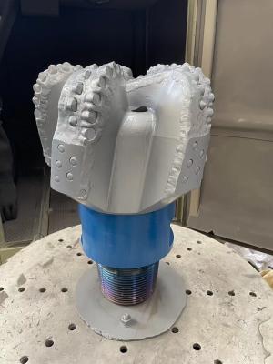 China PDC Bit 8-1/2 pulgadas 5 cuchillas herramientas de perforación de diamantes de especificación API en venta