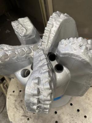 China PDC Bit 8-1/2 pulgadas 5 cuchillas herramientas de perforación de diamantes de especificación API en venta