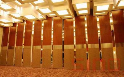 Κίνα Εμπορικοί διπλώνοντας Mdf πορτών διαιρέτες δωματίων πινάκων αυτόματοι για τη μεγάλη αίθουσα προς πώληση