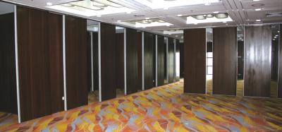 Chine diviseurs de salle de conférence de taille de 6m avec la voie d'aluminium de surface de mélamine à vendre
