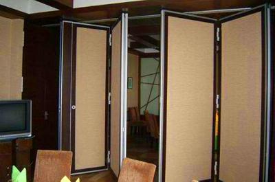 Chine Séparations mobiles de mur de Hall de banquet, surface de mélamine glissant le diviseur de pièce acoustique à vendre