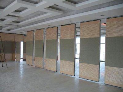 Chine Séparations mobiles de mur de Hall de banquet, surface de mélamine glissant le diviseur de pièce acoustique à vendre