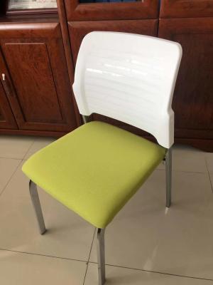 Chine Le multiple ergonomique de chaise de bureau d'EBUNGE colore la chaise empilable de visiteur d'invité de bureau pour le lieu de réunion à vendre