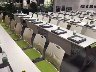 Chine Le multiple ergonomique de chaise de bureau d'EBUNGE colore la chaise empilable de visiteur d'invité de bureau pour le lieu de réunion à vendre