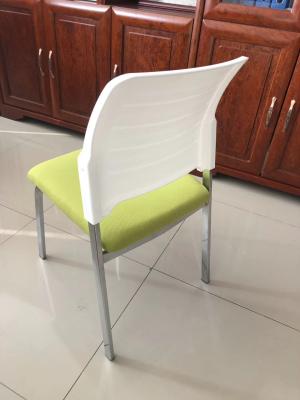 Chine Le multiple ergonomique de chaise de bureau d'EBUNGE colore la chaise empilable de visiteur d'invité de bureau pour le lieu de réunion à vendre
