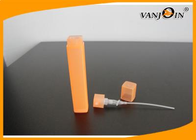 Cina Le bottiglie di plastica della penna del profumo quadrato di forma per i cosmetici con foschia fine spruzzano 10ml 15ml in vendita